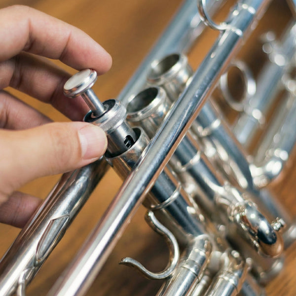 Trompete, Tuba & Euphonium pflegen: Der große Guide – Elbblech